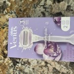 Gillette Venus ComfortGlide Freesia Scented Women's Razor with 12 ct ...