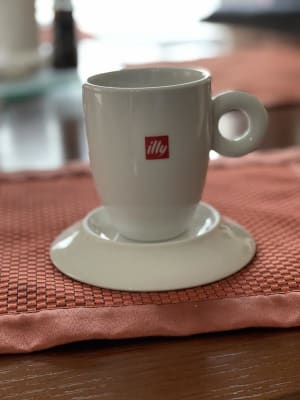 illy coffee cups